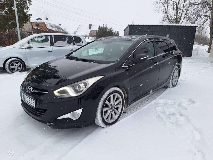 Melns Hyundai i40 2012 Kelmė, ar dzinēja tilpumu 1.70 L un nobraukumu 290 tūkst. km par 4650 €, foto 5 vietnē AUTOMOTO.COM.LV