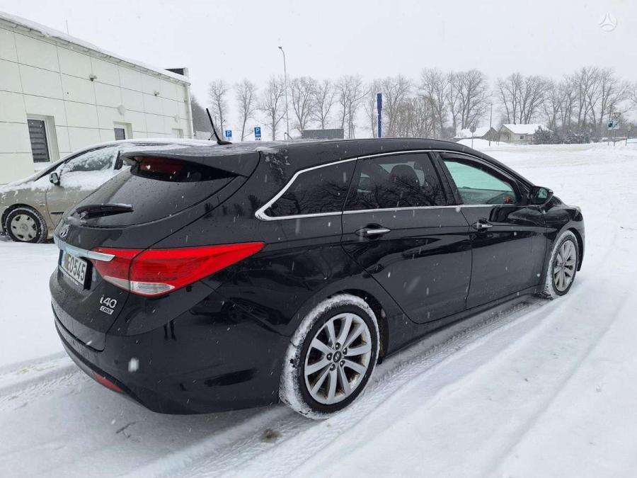 Melns Hyundai i40 2012 Kelmė, ar dzinēja tilpumu 1.70 L un nobraukumu 290 tūkst. km par 4650 €, foto 6 vietnē AUTOMOTO.COM.LV