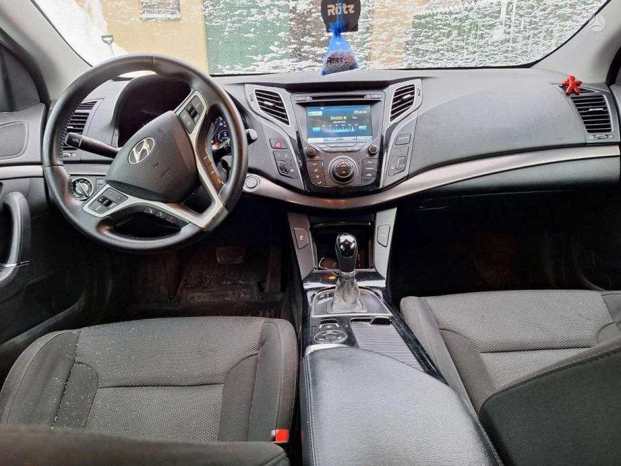 Melns Hyundai i40 2012 Kelmė, ar dzinēja tilpumu 1.70 L un nobraukumu 290 tūkst. km par 4650 €, foto 9 vietnē AUTOMOTO.COM.LV