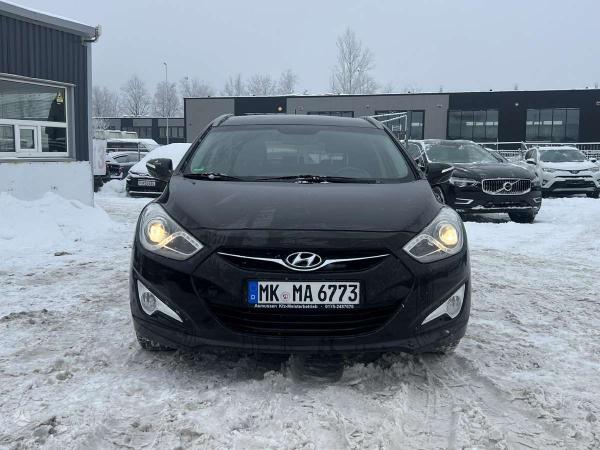 Black Hyundai i40 2012 in Kaunas, with an engine capacity of 1.69 L and mileage of 261 thousand km for 5150 €, photo 1 on AUTOMOTO.COM.LV