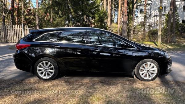 Black Hyundai i40 2012 in Tallinn, with an engine capacity of 2.00 L and mileage of 156 thousand km for 6999 €, photo 6 on AUTOMOTO.COM.LV