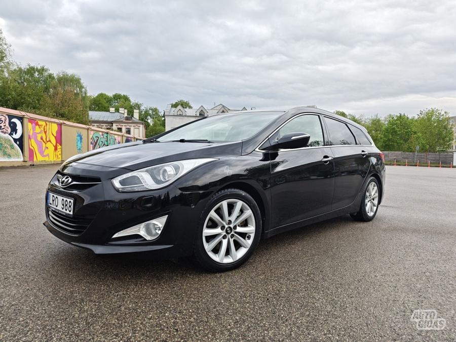 Black Hyundai i40 2012 in Vilnius, with an engine capacity of 2.00 L and mileage of 198 thousand km for 6700 €, photo 1 on AUTOMOTO.COM.LV