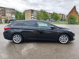 Black Hyundai i40 2012 in Vilnius, with an engine capacity of 2.00 L and mileage of 198 thousand km for 6700 €, photo 3 on AUTOMOTO.COM.LV