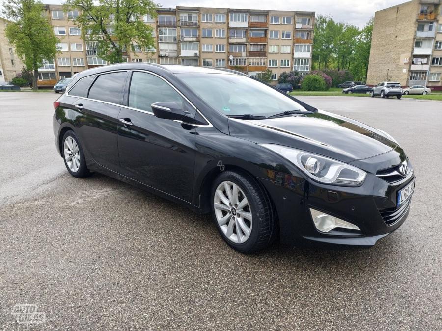 Black Hyundai i40 2012 in Vilnius, with an engine capacity of 2.00 L and mileage of 198 thousand km for 6700 €, photo 5 on AUTOMOTO.COM.LV