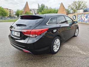 Black Hyundai i40 2012 in Vilnius, with an engine capacity of 2.00 L and mileage of 198 thousand km for 6700 €, photo 7 on AUTOMOTO.COM.LV