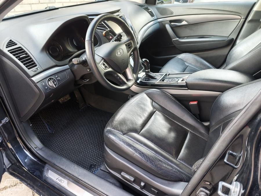 Black Hyundai i40 2012 in Vilnius, with an engine capacity of 2.00 L and mileage of 198 thousand km for 6700 €, photo 9 on AUTOMOTO.COM.LV