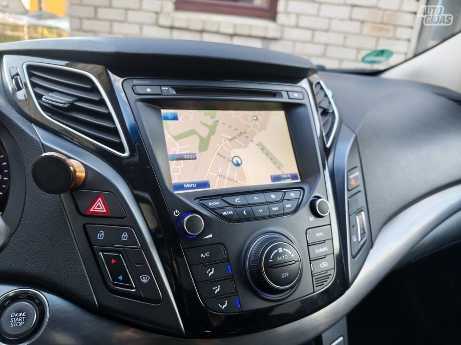 Black Hyundai i40 2012 in Vilnius, with an engine capacity of 2.00 L and mileage of 198 thousand km for 6700 €, photo 12 on AUTOMOTO.COM.LV