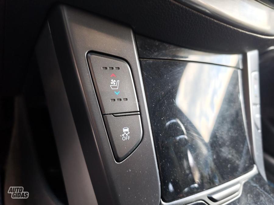 Black Hyundai i40 2012 in Vilnius, with an engine capacity of 2.00 L and mileage of 198 thousand km for 6700 €, photo 14 on AUTOMOTO.COM.LV