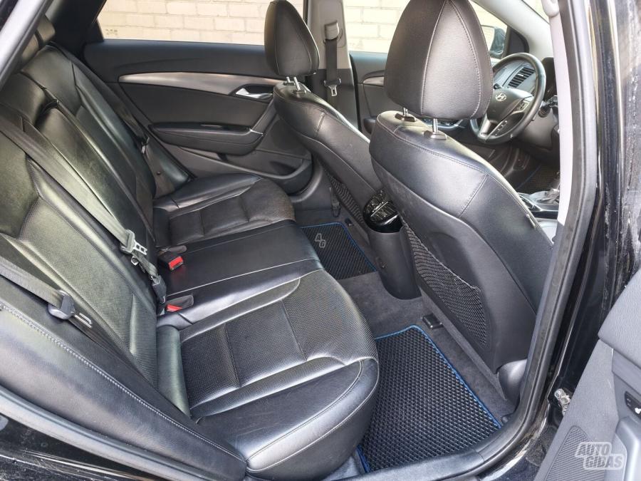 Black Hyundai i40 2012 in Vilnius, with an engine capacity of 2.00 L and mileage of 198 thousand km for 6700 €, photo 16 on AUTOMOTO.COM.LV