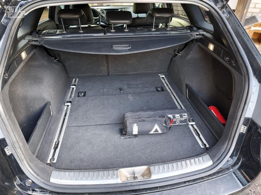 Black Hyundai i40 2012 in Vilnius, with an engine capacity of 2.00 L and mileage of 198 thousand km for 6700 €, photo 19 on AUTOMOTO.COM.LV