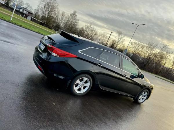 Melns Hyundai i40 2012 Rīga, ar dzinēja tilpumu 1.70 L un nobraukumu 278 tūkst. km par 4900 €, foto 5 vietnē AUTOMOTO.COM.LV