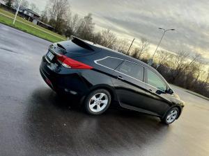 Black Hyundai i40 2012 in Riga, with an engine capacity of 1.70 L and mileage of 278 thousand km for 4900 €, photo 6 on AUTOMOTO.COM.LV