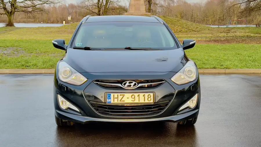 Black Hyundai i40 2012 in Riga, with an engine capacity of 1.70 L and mileage of 278 thousand km for 4900 €, photo 7 on AUTOMOTO.COM.LV