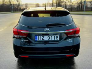 Black Hyundai i40 2012 in Riga, with an engine capacity of 1.70 L and mileage of 278 thousand km for 4900 €, photo 8 on AUTOMOTO.COM.LV