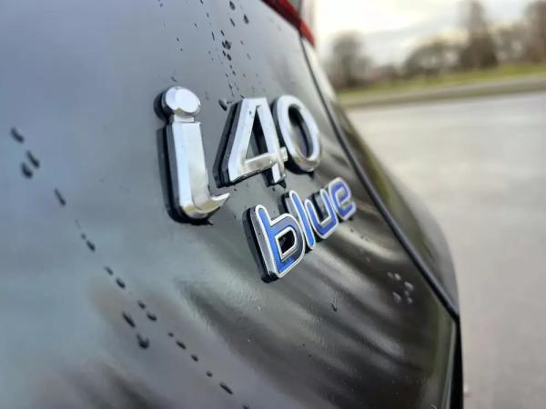 Melns Hyundai i40 2012 Rīga, ar dzinēja tilpumu 1.70 L un nobraukumu 278 tūkst. km par 4900 €, foto 8 vietnē AUTOMOTO.COM.LV
