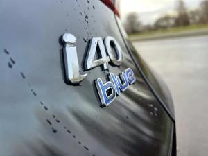 Black Hyundai i40 2012 in Riga, with an engine capacity of 1.70 L and mileage of 278 thousand km for 4900 €, photo 9 on AUTOMOTO.COM.LV
