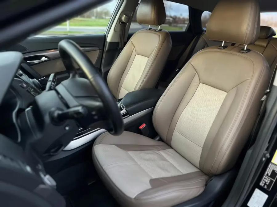 Black Hyundai i40 2012 in Riga, with an engine capacity of 1.70 L and mileage of 278 thousand km for 4900 €, photo 11 on AUTOMOTO.COM.LV