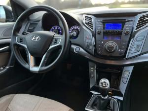 Black Hyundai i40 2012 in Riga, with an engine capacity of 1.70 L and mileage of 278 thousand km for 4900 €, photo 18 on AUTOMOTO.COM.LV