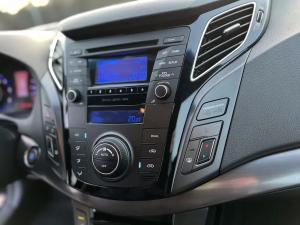 Black Hyundai i40 2012 in Riga, with an engine capacity of 1.70 L and mileage of 278 thousand km for 4900 €, photo 24 on AUTOMOTO.COM.LV