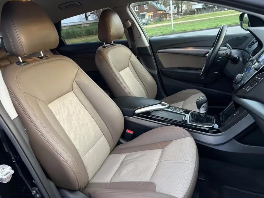 Black Hyundai i40 2012 in Riga, with an engine capacity of 1.70 L and mileage of 278 thousand km for 4900 €, photo 25 on AUTOMOTO.COM.LV