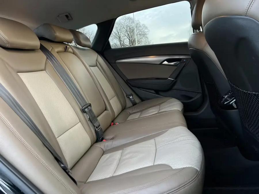 Black Hyundai i40 2012 in Riga, with an engine capacity of 1.70 L and mileage of 278 thousand km for 4900 €, photo 27 on AUTOMOTO.COM.LV