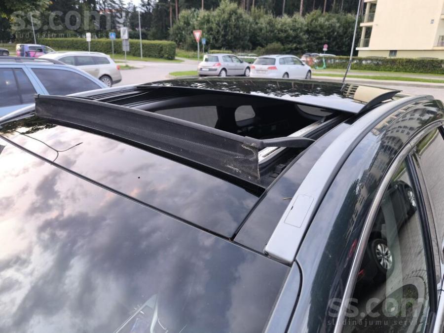 Black Hyundai i40 2012 in Riga, with an engine capacity of 1.70 L and mileage of 275 thousand km for 4300 €, photo 4 on AUTOMOTO.COM.LV