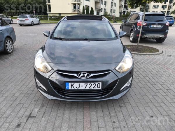 Черный Хендай и40 2012 в Рига, объемом двигателя 1.70 л и пробегом 275 тыс. км за 4300 €, фото 4 на AUTOMOTO.COM.LV