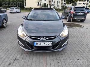 Black Hyundai i40 2012 in Riga, with an engine capacity of 1.70 L and mileage of 275 thousand km for 4300 €, photo 5 on AUTOMOTO.COM.LV