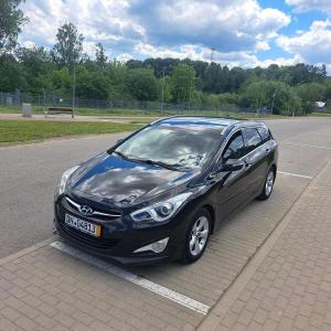 Black Hyundai i40 2012 in Vilnius, with an engine capacity of 1.69 L and mileage of 226 thousand km for 4950 €, photo 3 on AUTOMOTO.COM.LV
