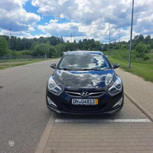 Black Hyundai i40 2012 in Vilnius, with an engine capacity of 1.69 L and mileage of 226 thousand km for 4950 €, photo 4 on AUTOMOTO.COM.LV