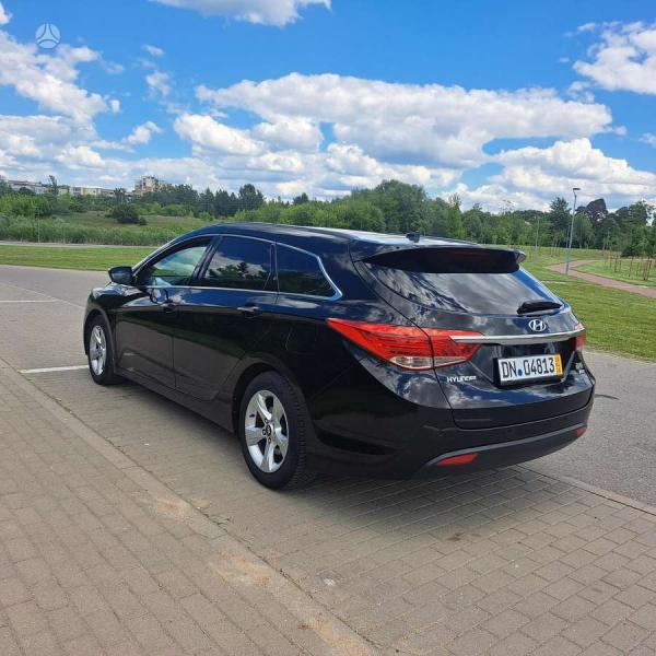 Melns Hyundai i40 2012 Viļņa, ar dzinēja tilpumu 1.69 L un nobraukumu 226 tūkst. km par 4950 €, foto 5 vietnē AUTOMOTO.COM.LV