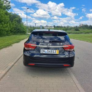 Black Hyundai i40 2012 in Vilnius, with an engine capacity of 1.69 L and mileage of 226 thousand km for 4950 €, photo 8 on AUTOMOTO.COM.LV