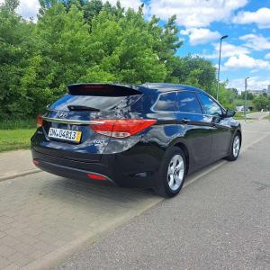 Black Hyundai i40 2012 in Vilnius, with an engine capacity of 1.69 L and mileage of 226 thousand km for 4950 €, photo 9 on AUTOMOTO.COM.LV