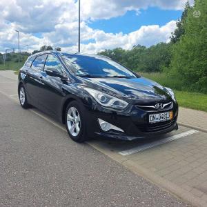 Black Hyundai i40 2012 in Vilnius, with an engine capacity of 1.69 L and mileage of 226 thousand km for 4950 €, photo 12 on AUTOMOTO.COM.LV