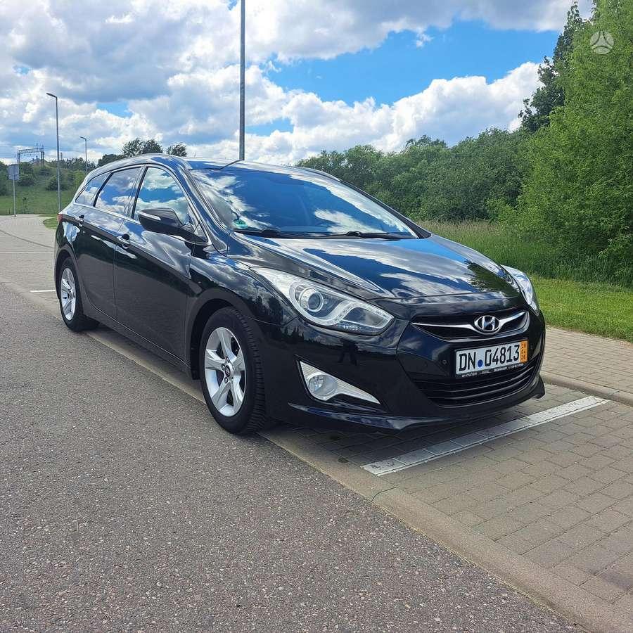 Black Hyundai i40 2012 in Vilnius, with an engine capacity of 1.69 L and mileage of 226 thousand km for 4950 €, photo 12 on AUTOMOTO.COM.LV