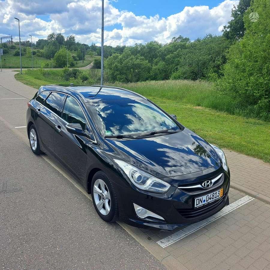 Black Hyundai i40 2012 in Vilnius, with an engine capacity of 1.69 L and mileage of 226 thousand km for 4950 €, photo 13 on AUTOMOTO.COM.LV