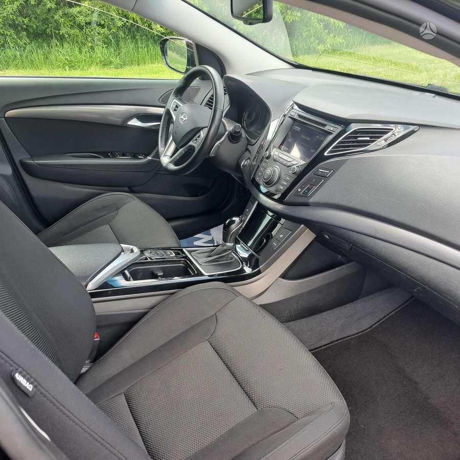 Black Hyundai i40 2012 in Vilnius, with an engine capacity of 1.69 L and mileage of 226 thousand km for 4950 €, photo 15 on AUTOMOTO.COM.LV