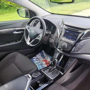 Black Hyundai i40 2012 in Vilnius, with an engine capacity of 1.69 L and mileage of 226 thousand km for 4950 €, photo 16 on AUTOMOTO.COM.LV