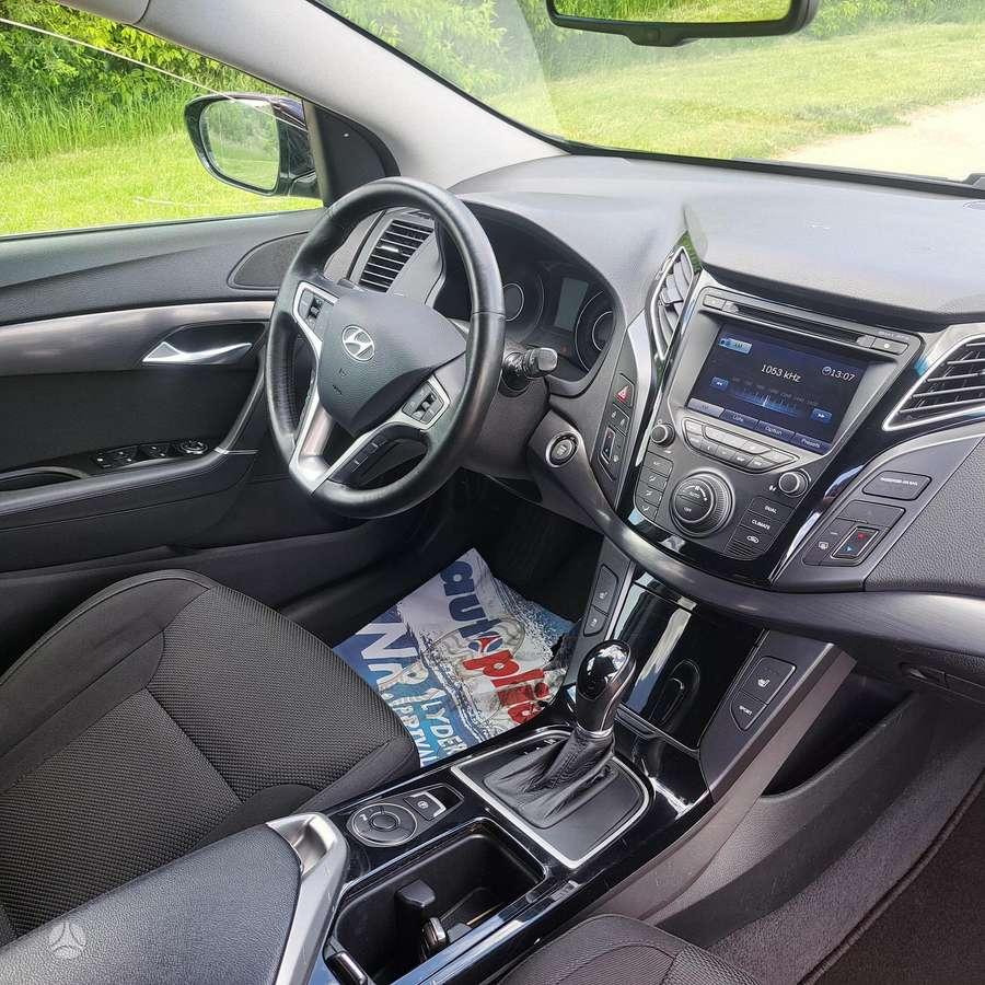Black Hyundai i40 2012 in Vilnius, with an engine capacity of 1.69 L and mileage of 226 thousand km for 4950 €, photo 16 on AUTOMOTO.COM.LV