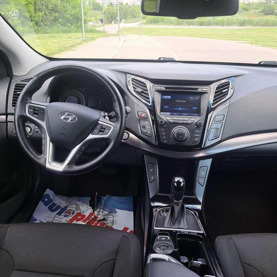 Black Hyundai i40 2012 in Vilnius, with an engine capacity of 1.69 L and mileage of 226 thousand km for 4950 €, photo 18 on AUTOMOTO.COM.LV