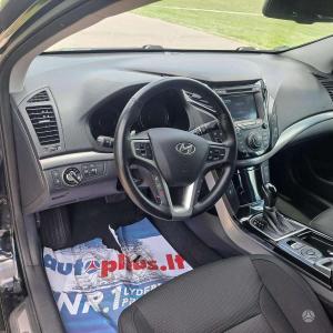 Black Hyundai i40 2012 in Vilnius, with an engine capacity of 1.69 L and mileage of 226 thousand km for 4950 €, photo 19 on AUTOMOTO.COM.LV