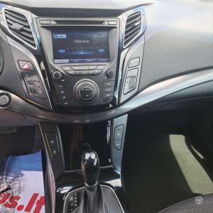 Black Hyundai i40 2012 in Vilnius, with an engine capacity of 1.69 L and mileage of 226 thousand km for 4950 €, photo 21 on AUTOMOTO.COM.LV