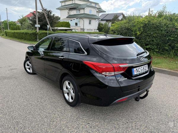Melns Hyundai i40 2012 Viļņa, ar dzinēja tilpumu 1.69 L un nobraukumu 273 tūkst. km par 4850 €, foto 5 vietnē AUTOMOTO.COM.LV