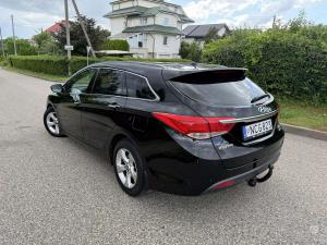 Black Hyundai i40 2012 in Vilnius, with an engine capacity of 1.69 L and mileage of 273 thousand km for 4850 €, photo 6 on AUTOMOTO.COM.LV
