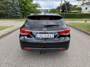 Black Hyundai i40 2012 in Vilnius, with an engine capacity of 1.69 L and mileage of 273 thousand km for 4850 €, photo 8 on AUTOMOTO.COM.LV