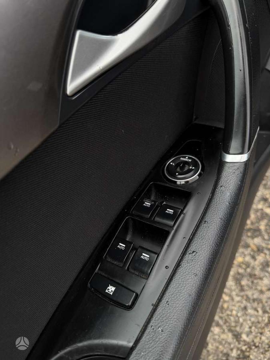 Black Hyundai i40 2012 in Vilnius, with an engine capacity of 1.69 L and mileage of 273 thousand km for 4850 €, photo 16 on AUTOMOTO.COM.LV