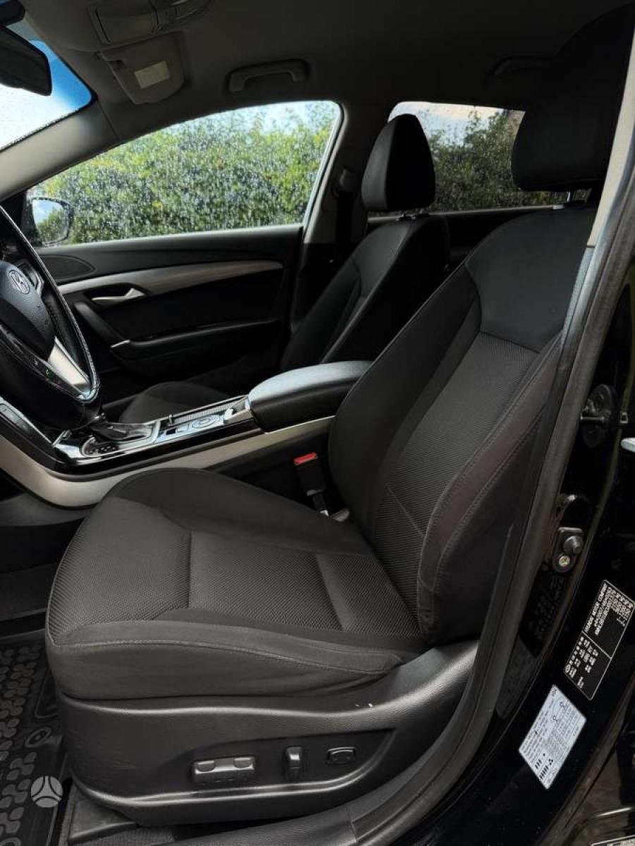 Black Hyundai i40 2012 in Vilnius, with an engine capacity of 1.69 L and mileage of 273 thousand km for 4850 €, photo 17 on AUTOMOTO.COM.LV