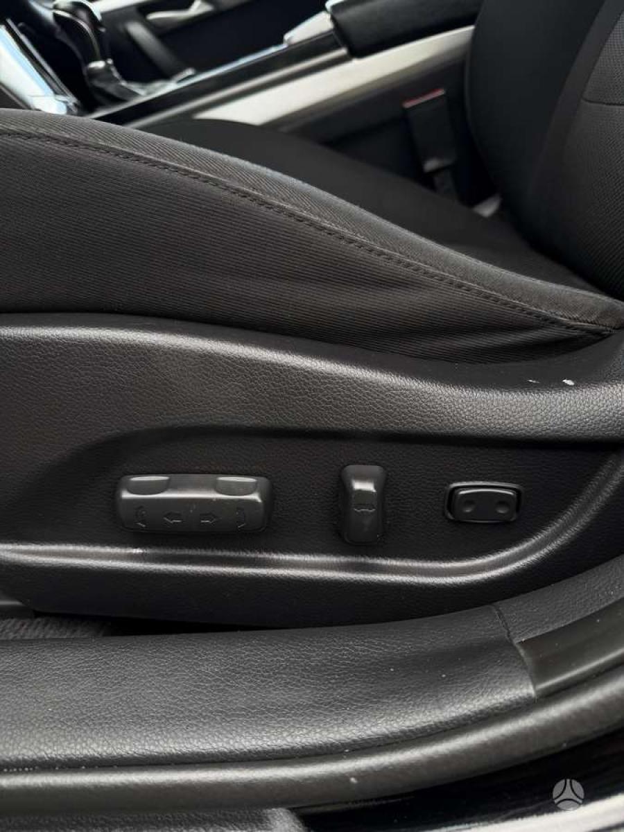 Black Hyundai i40 2012 in Vilnius, with an engine capacity of 1.69 L and mileage of 273 thousand km for 4850 €, photo 18 on AUTOMOTO.COM.LV