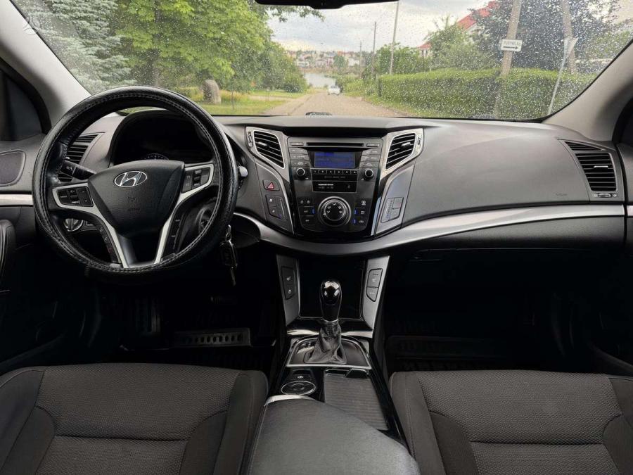 Black Hyundai i40 2012 in Vilnius, with an engine capacity of 1.69 L and mileage of 273 thousand km for 4850 €, photo 21 on AUTOMOTO.COM.LV