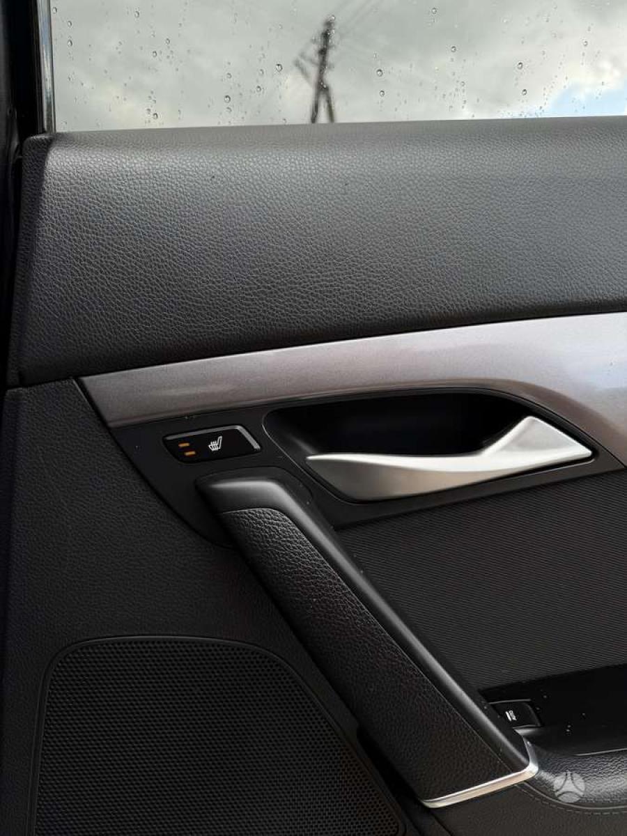 Black Hyundai i40 2012 in Vilnius, with an engine capacity of 1.69 L and mileage of 273 thousand km for 4850 €, photo 23 on AUTOMOTO.COM.LV